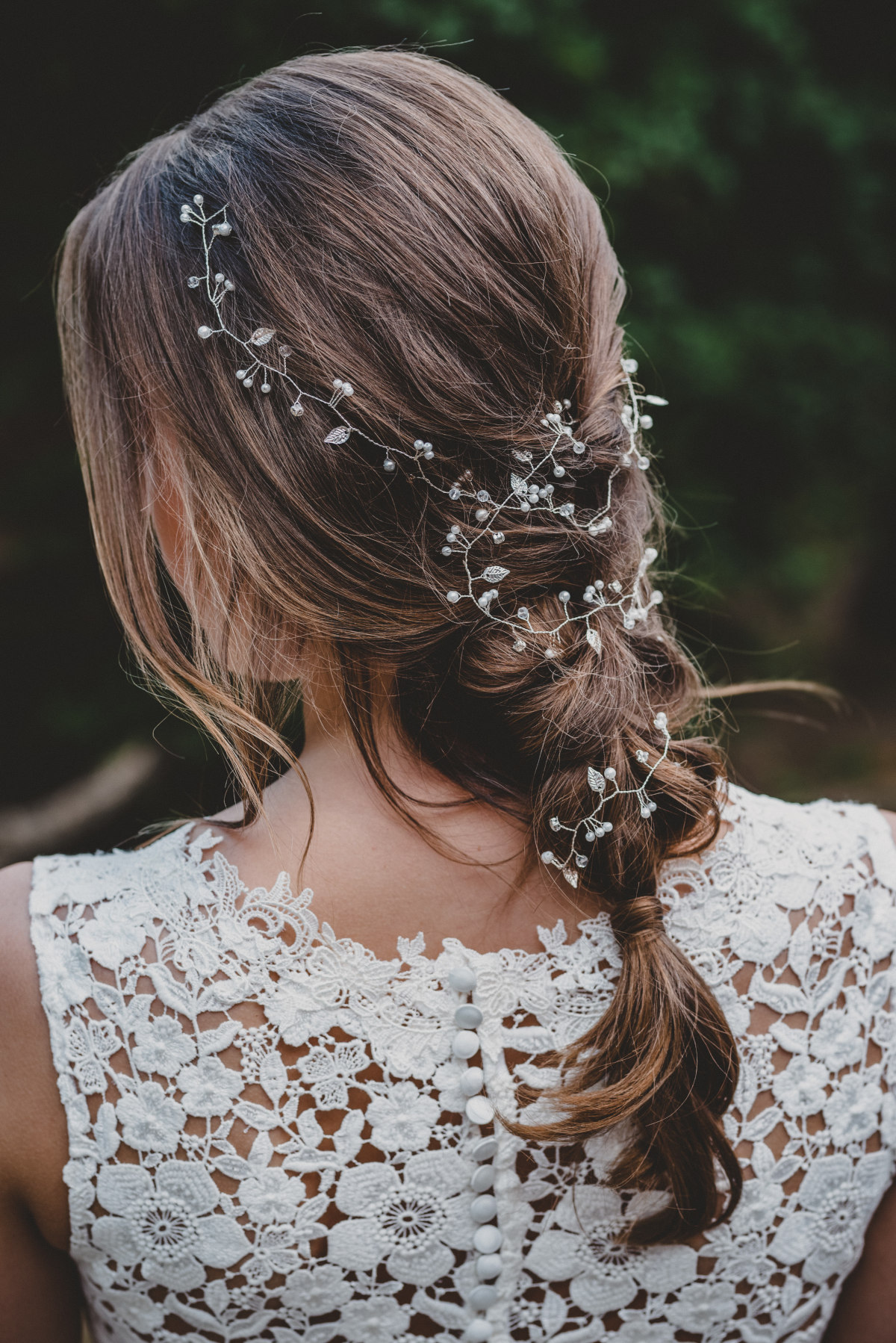 Acconciature sposa semiraccolto mosso laterale o treccia | Pourfemme