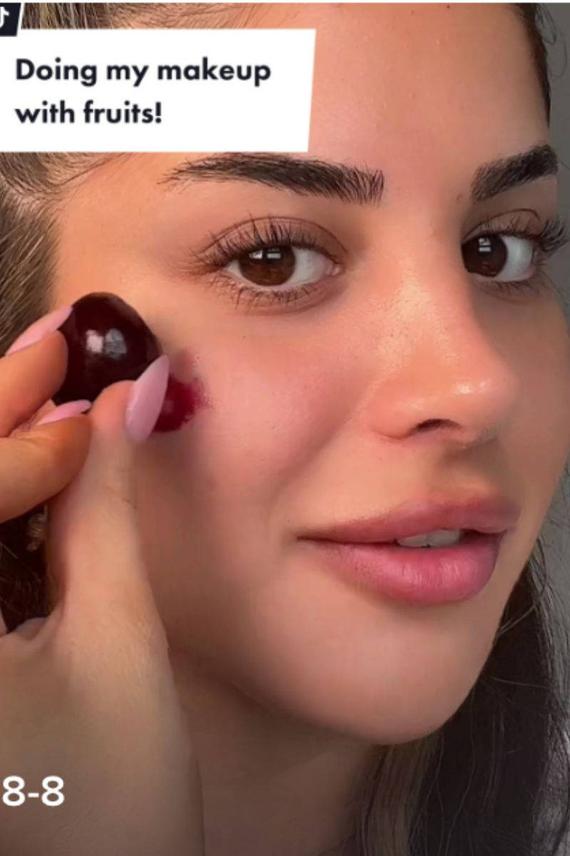 Fruit make-up: cos'è la tendenza del trucco con frutta | Pourfemme