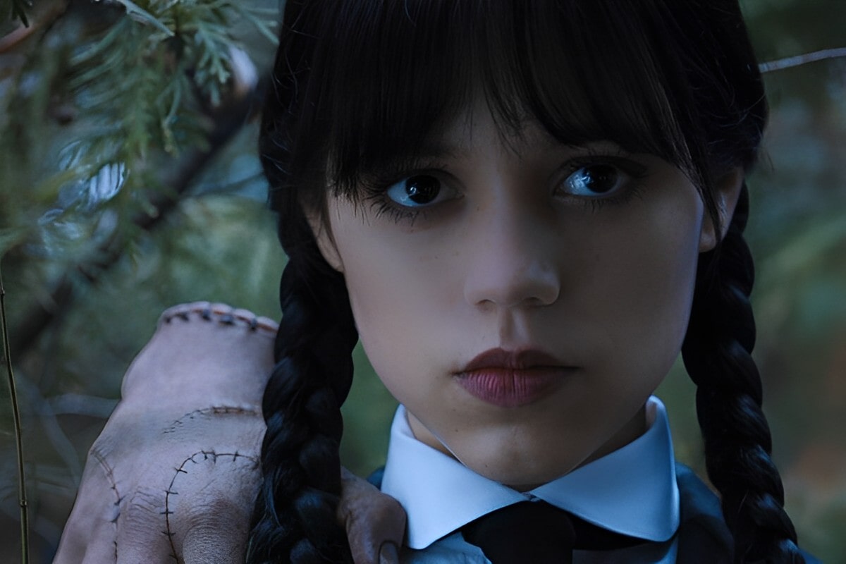 Come replicare il look gothic-chic di Mercoledì Addams | Pourfemme