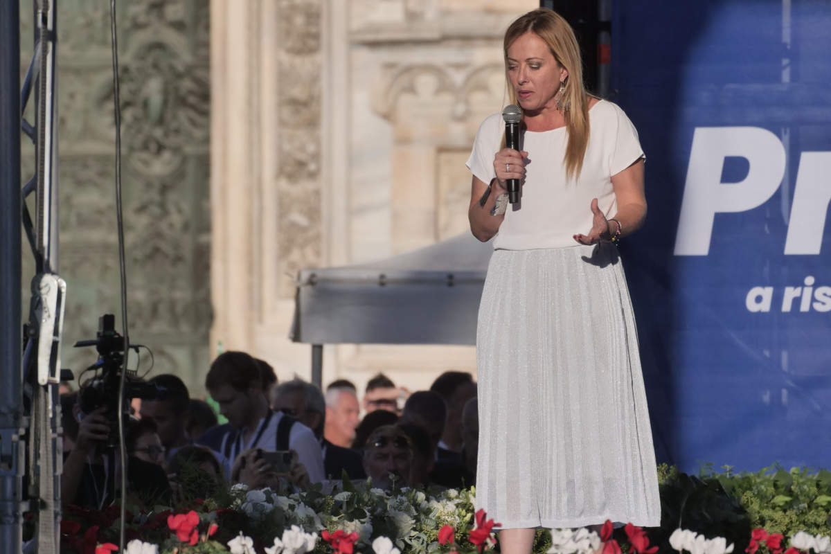Elly Schlein VS Giorgia Meloni: look a confronto| Pourfemme
