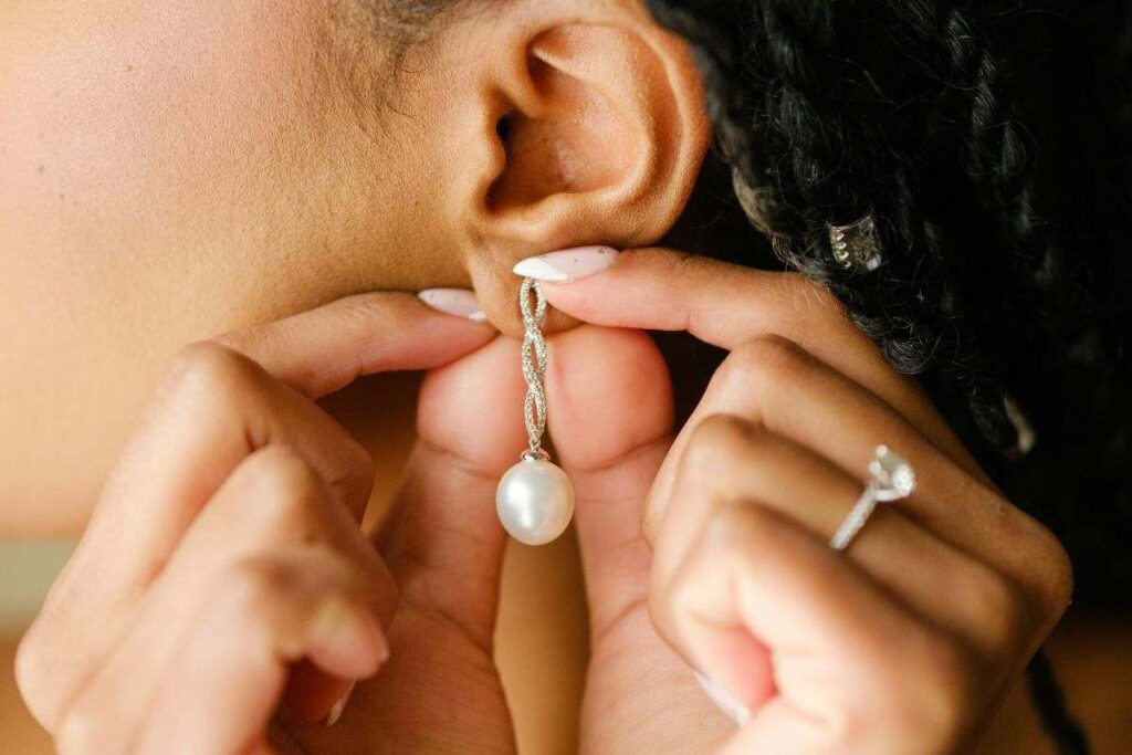 Cosa fare se si chiudono i buchi alle orecchie: consigli | Pourfemme