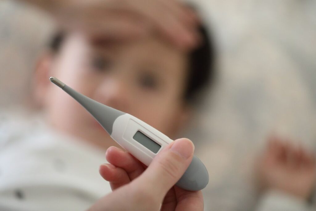 Come far abbassare la febbre alta ai bambini: consigli | Pourfemme