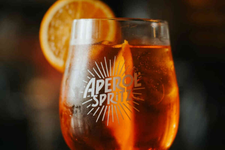 Spritz di Natale: la ricetta festiva per un drink perfetto per gli ospiti