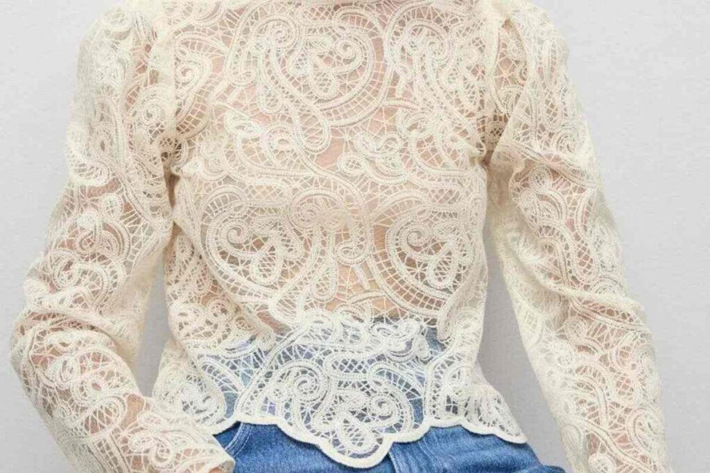 Maglie colorate in pizzo di tendenza: modelli da avere | Pourfemme